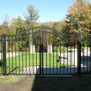 Swoop Top Driveway Gate - Meridian Fence Supply, Inc.